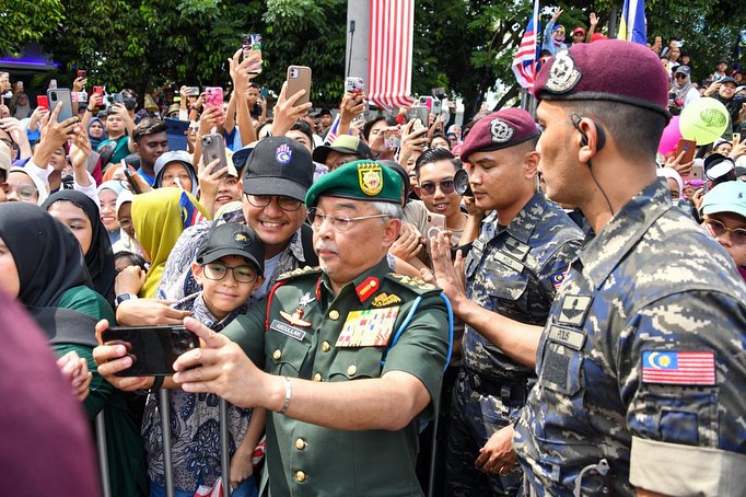 MERDEKA66: Agong, Permaisuri Mesra Rakyat Malaysia, Berpanas Demi ...