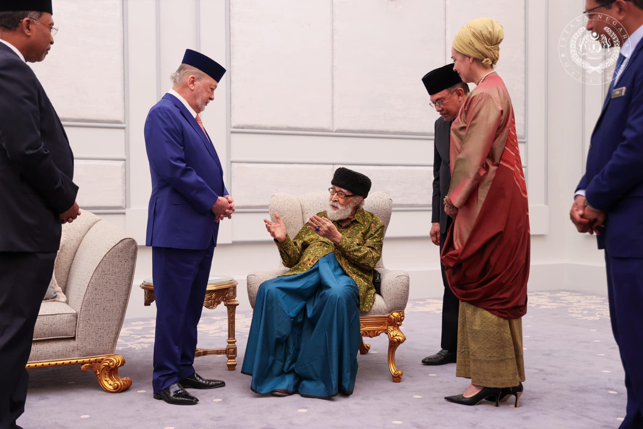 SYED MUHAMMAD NAQUIB AL-ATTAS DIKURNIAKAN ‘PROFESOR DIRAJA’ OLEH AGONG ...
